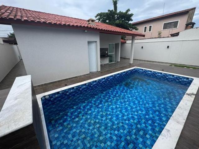 CASA COM PISCINA A VENDA NA PRAIA EM ITANHAÉM/SP