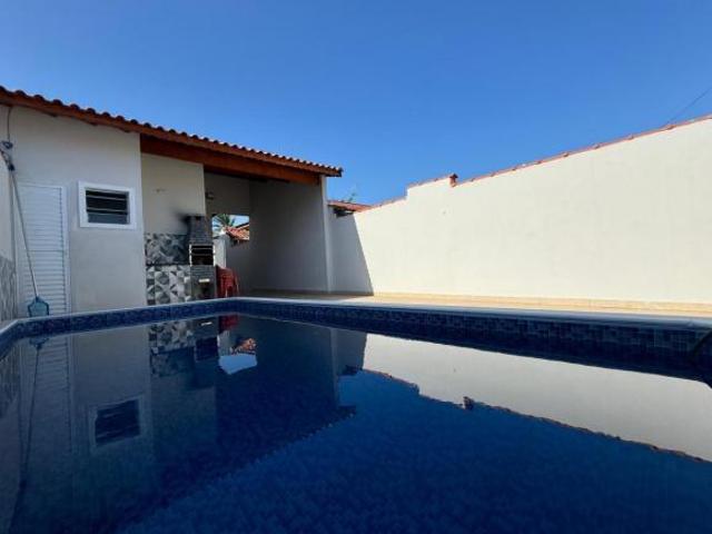 CASA COM PISCINA A VENDA NA PRAIA EM ITANHAÉM/SP
