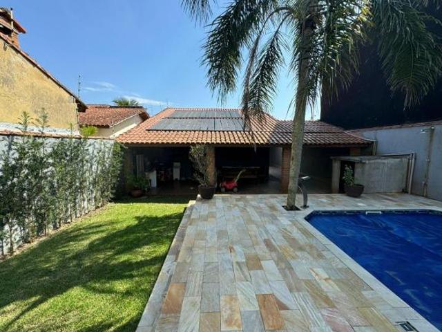 CASA COM PISCINA A VENDA NA PRAIA EM ITANHAÉM/SP