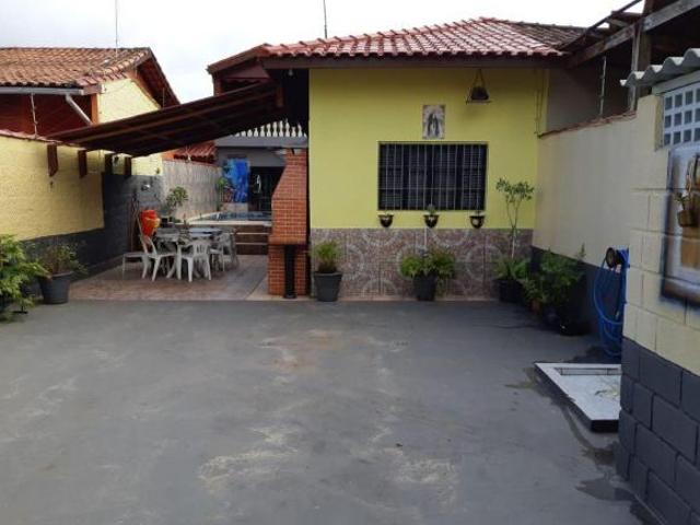 CASA COM PISCINA A VENDA NA PRAIA EM ITANHAÉM/SP