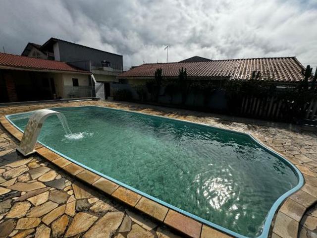 CASA COM PISCINA A VENDA NA PRAIA EM ITANHAÉM/SP