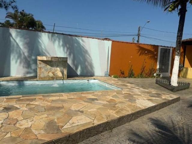 CASA COM PISCINA A VENDA NA PRAIA EM ITANHAÉM/SP
