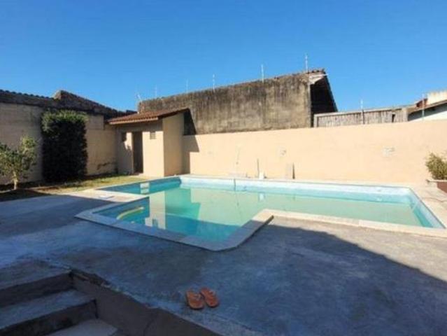 CASA COM PISCINA A VENDA NA PRAIA EM ITANHAÉM/SP