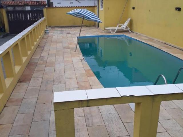 CASA COM PISCINA A VENDA NA PRAIA EM ITANHAÉM/SP