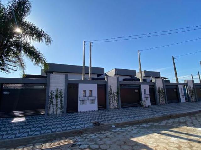 CASA COM PISCINA A VENDA NA PRAIA EM ITANHAÉM/SP