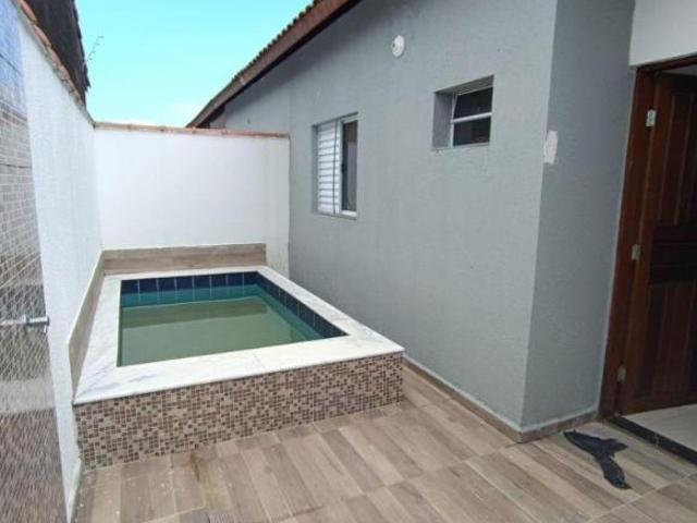CASA COM PISCINA A VENDA NA PRAIA EM ITANHAÉM/SP