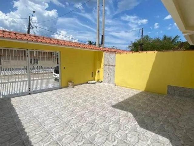 CASA COM PISCINA A VENDA NA PRAIA EM ITANHAÉM/SP