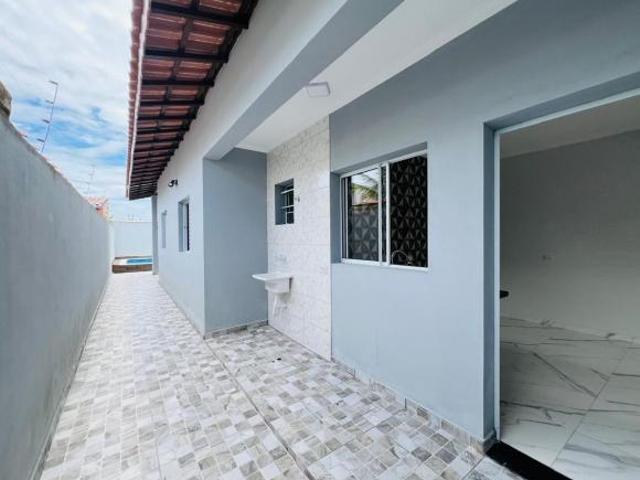 CASA COM PISCINA A VENDA NA PRAIA EM ITANHAÉM/SP