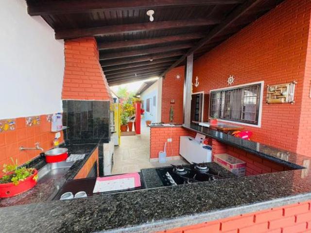 CASA COM PISCINA A VENDA NA PRAIA EM ITANHAÉM/SP