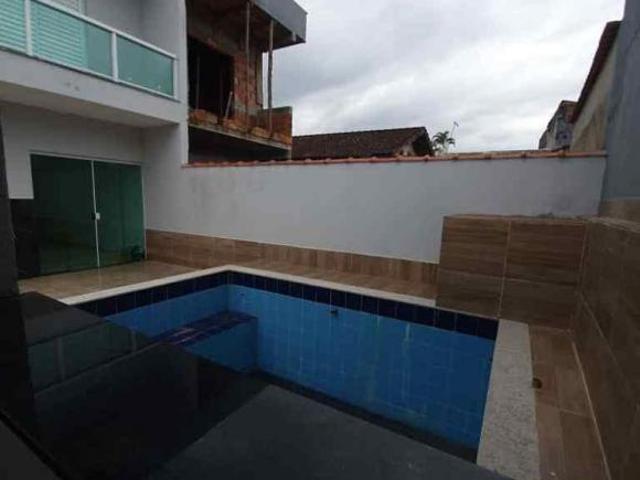 CASA COM PISCINA A VENDA NA PRAIA EM ITANHAÉM/SP