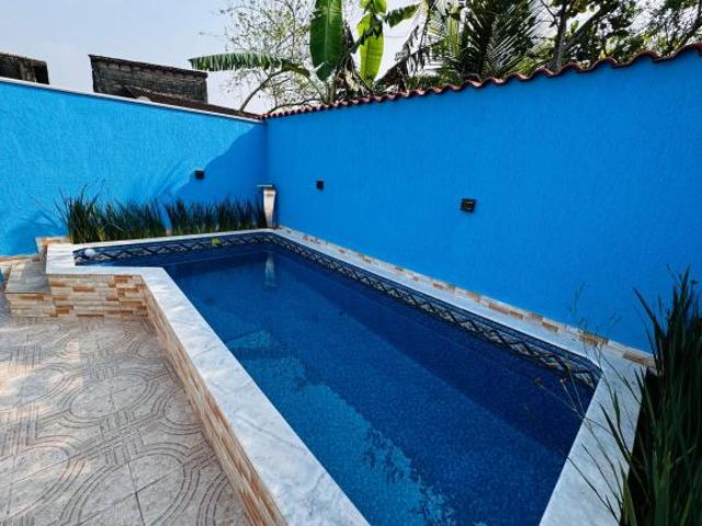 CASA COM PISCINA A VENDA NA PRAIA EM ITANHAÉM/SP
