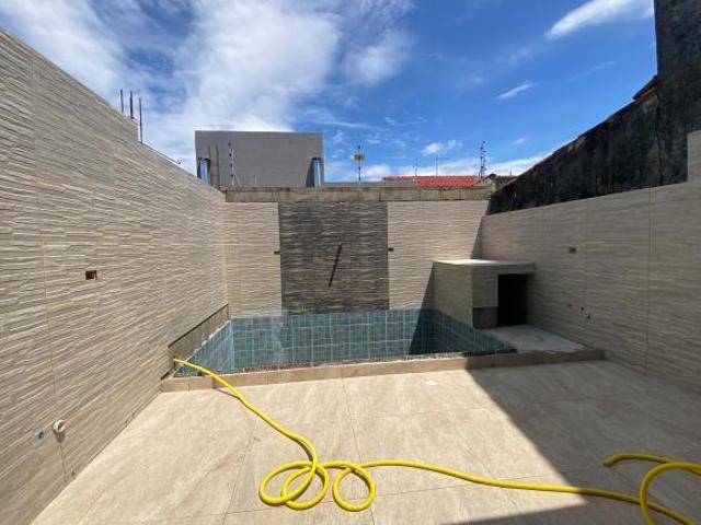 CASA COM PISCINA A VENDA NA PRAIA EM ITANHAÉM/SP