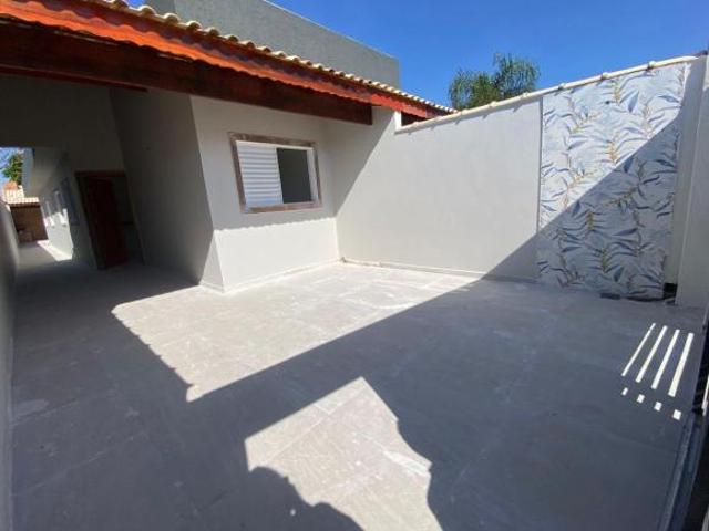 CASA COM PISCINA A VENDA NA PRAIA EM ITANHAÉM/SP