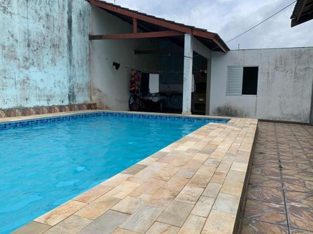 CASA COM PISCINA A VENDA NA PRAIA EM ITANHAÉM/SP