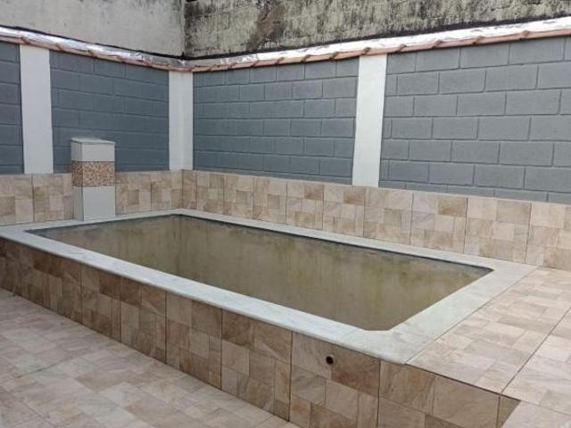 CASA COM PISCINA A VENDA NA PRAIA EM ITANHAÉM/SP