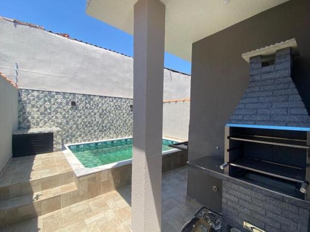 CASA COM PISCINA A VENDA NA PRAIA EM ITANHAÉM/SP