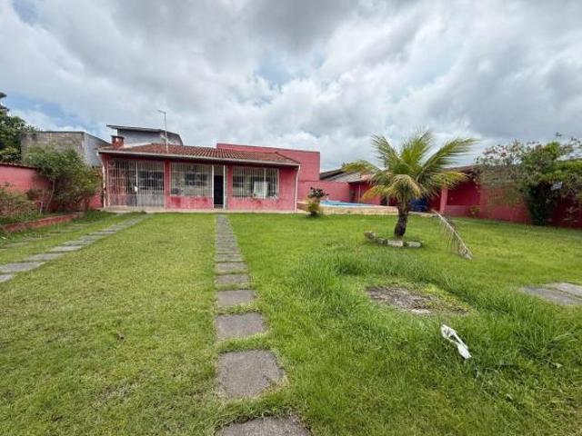 CASA COM PISCINA A VENDA NA PRAIA EM ITANHAÉM/SP