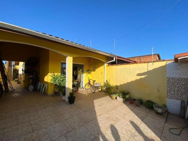 CASA COM PISCINA A VENDA NA PRAIA EM ITANHAÉM/SP