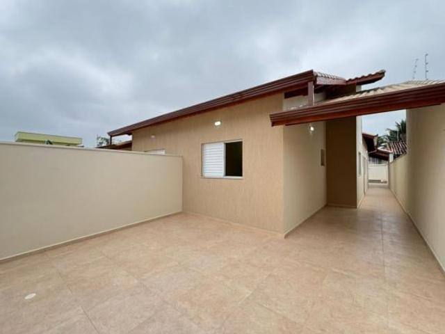 CASA COM PISCINA A VENDA NA PRAIA EM ITANHAÉM/SP