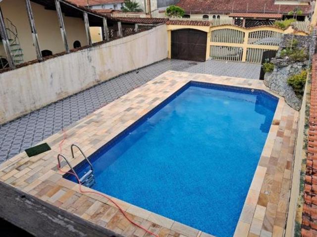 CASA COM PISCINA A VENDA NA PRAIA EM ITANHAÉM/SP