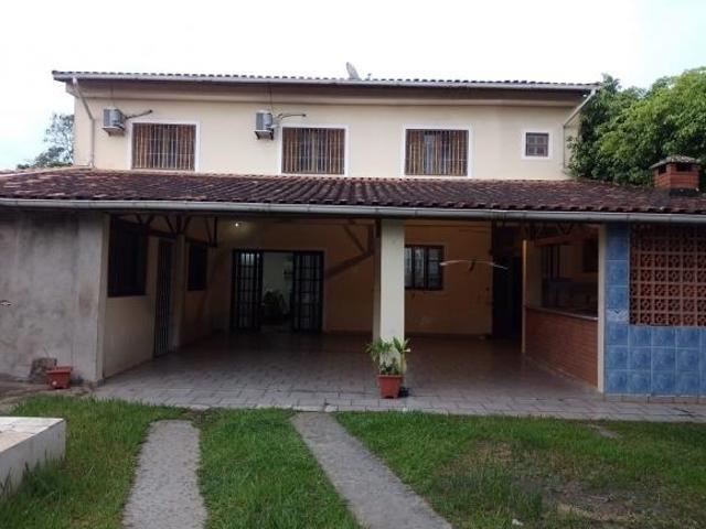 CASA COM PISCINA A VENDA NA PRAIA EM ITANHAÉM/SP
