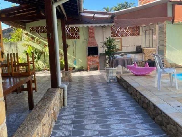 CASA COM PISCINA A VENDA NA PRAIA EM ITANHAÉM/SP
