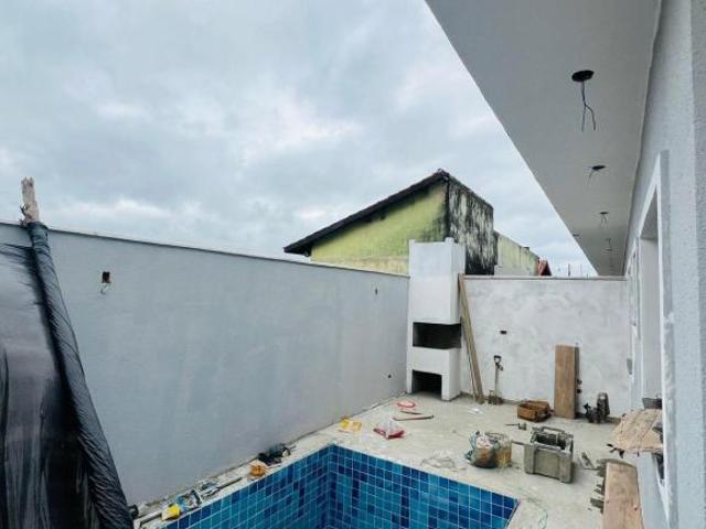 CASA COM PISCINA A VENDA NA PRAIA EM ITANHAÉM/SP