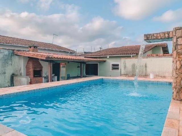 CASA COM PISCINA A VENDA NA PRAIA EM ITANHAÉM/SP