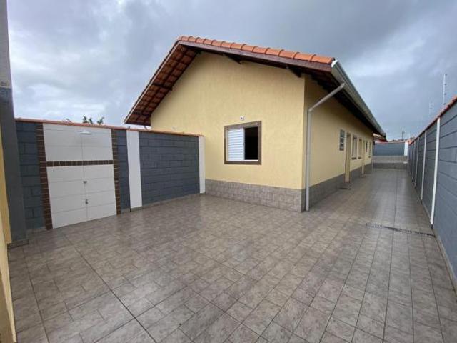 CASA COM PISCINA A VENDA NA PRAIA EM ITANHAÉM/SP