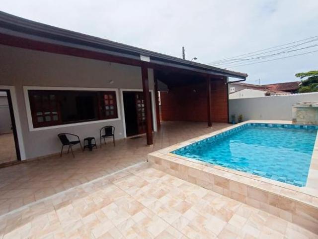 CASA COM PISCINA A VENDA NA PRAIA EM ITANHAÉM/SP