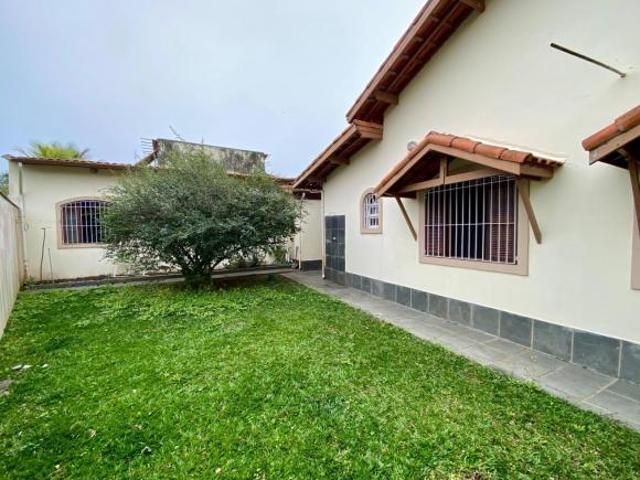 CASA COM PISCINA A VENDA NA PRAIA EM ITANHAÉM/SP