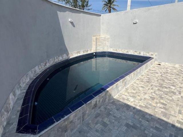CASA COM PISCINA A VENDA NA PRAIA EM ITANHAÉM/SP