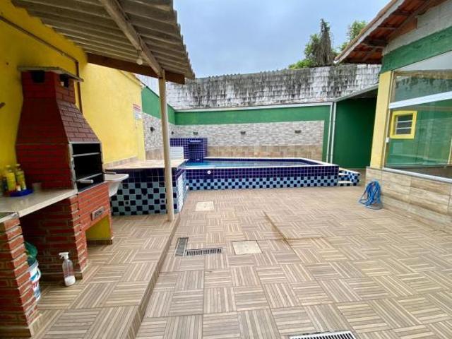 CASA COM PISCINA A VENDA NA PRAIA EM ITANHAÉM/SP