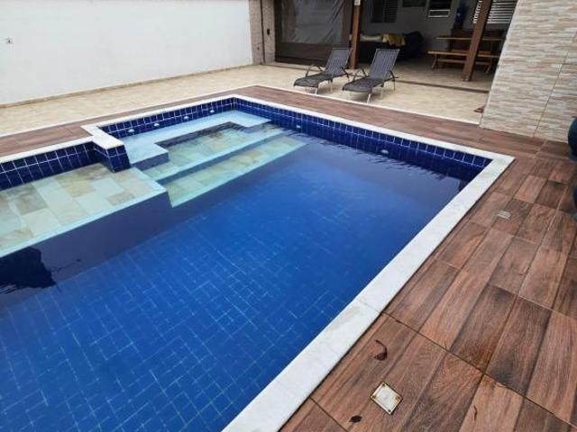 CASA COM PISCINA A VENDA NA PRAIA EM ITANHAÉM/SP