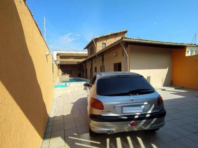 CASA COM PISCINA A VENDA NA PRAIA EM ITANHAÉM/SP