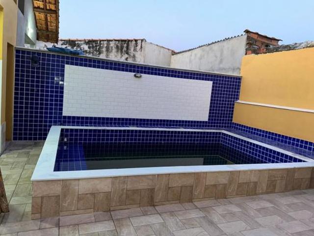 CASA COM PISCINA A VENDA NA PRAIA EM ITANHAÉM/SP