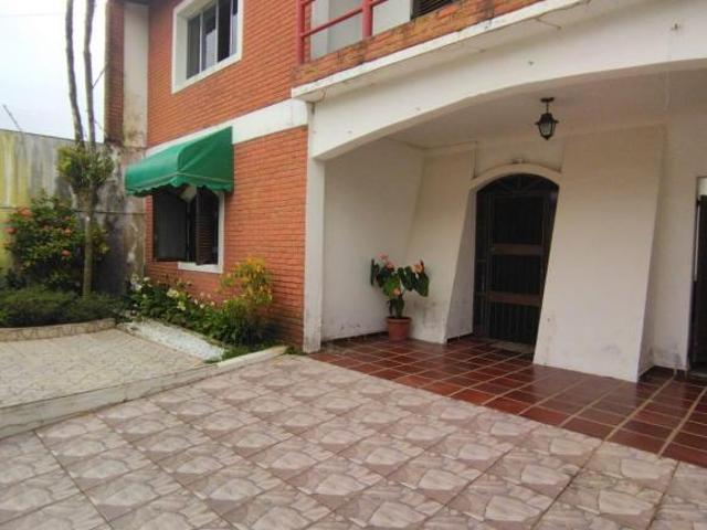 CASA COM PISCINA A VENDA NA PRAIA EM ITANHAÉM/SP