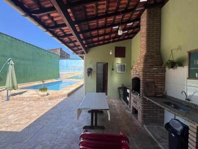 CASA COM PISCINA A VENDA NA PRAIA EM ITANHAÉM/SP
