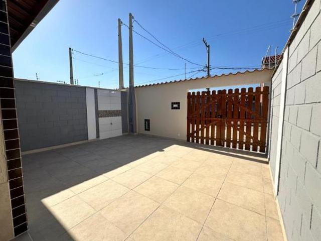 CASA COM PISCINA A VENDA NA PRAIA EM ITANHAÉM/SP