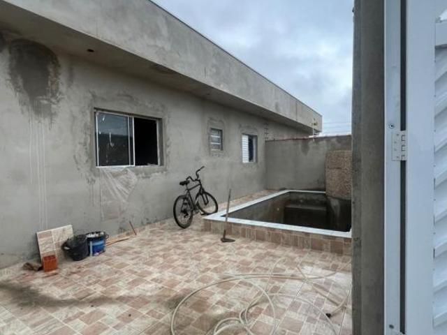 CASA COM PISCINA A VENDA NA PRAIA EM ITANHAÉM/SP
