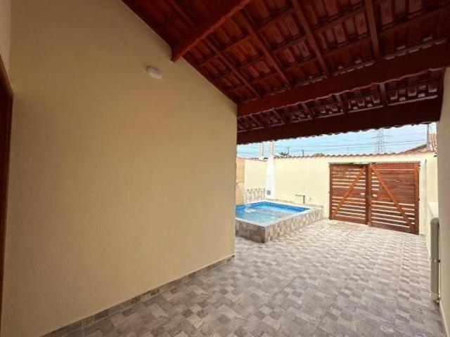 CASA COM PISCINA Á VENDA NA PRAIA EM ITANHAÉM/SP