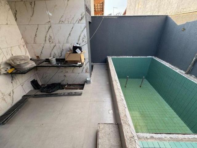 CASA COM PISCINA A VENDA NA PRAIA EM ITANHAÉM/SP