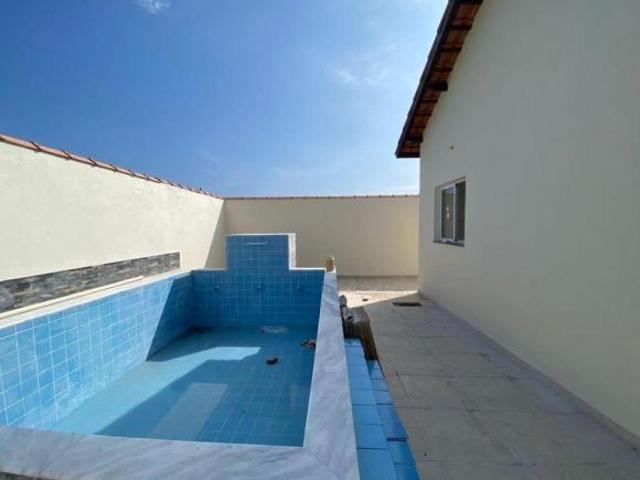 CASA COM PISCINA A VENDA NA PRAIA EM ITANHAÉM/SP