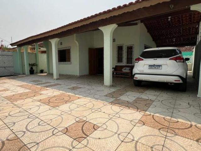 CASA COM PISCINA A VENDA NA PRAIA EM ITANHAÉM/SP