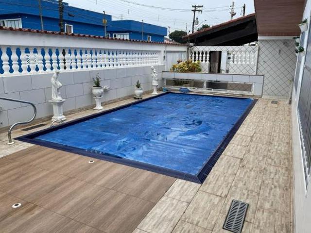 CASA COM PISCINA A VENDA NA PRAIA EM ITANHAÉM/SP