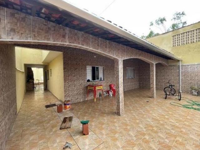 CASA COM PISCINA A VENDA NA PRAIA EM ITANHAÉM/SP