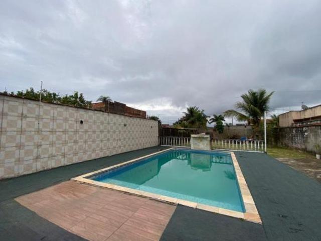 CASA COM PISCINA A VENDA NA PRAIA EM ITANHAÉM/SP