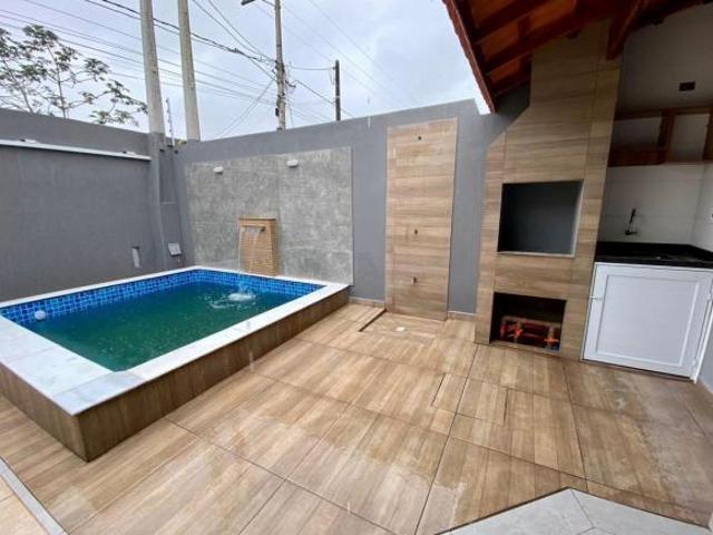 CASA COM PISCINA A VENDA NA PRAIA EM ITANHAÉM/SP
