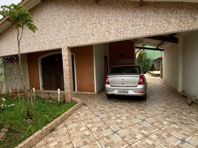 CASA COM PISCINA A VENDA NA PRAIA EM ITANHAÉM/SP
