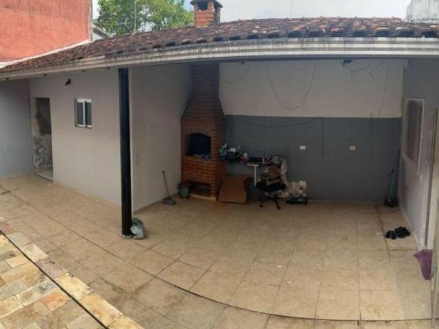 CASA COM PISCINA A VENDA NA PRAIA EM ITANHAÉM/SP